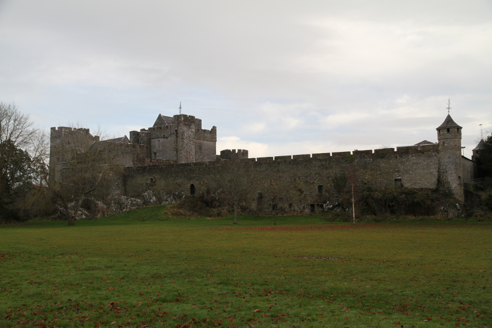 Cahir Castle | photos | ticket prices and opening hours information