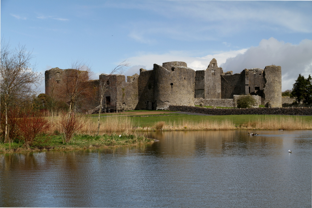 Roscommon Castle | ticket prices and opening hours information | map