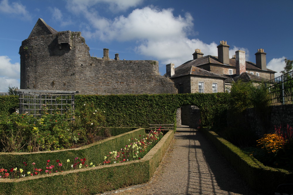 The medieval castle in Roscrea | photos | ticket prices and opening ...